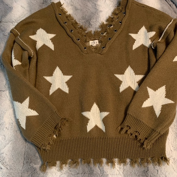POL | Sweaters | Used Like New Pol V Neck Army Green With White Stars ...
